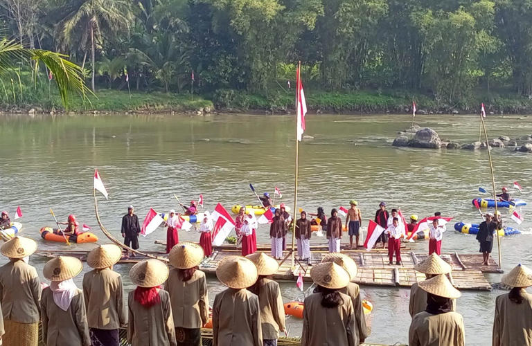 Unik! Warga di Borobudur Magelang Gelar Upacara 17 Agustus 2025 di Atas ...