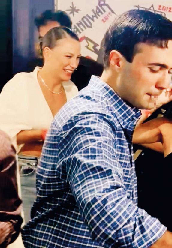 Albüm yalan aşk gerçek! Serenay ve Mert'in romantik anları...