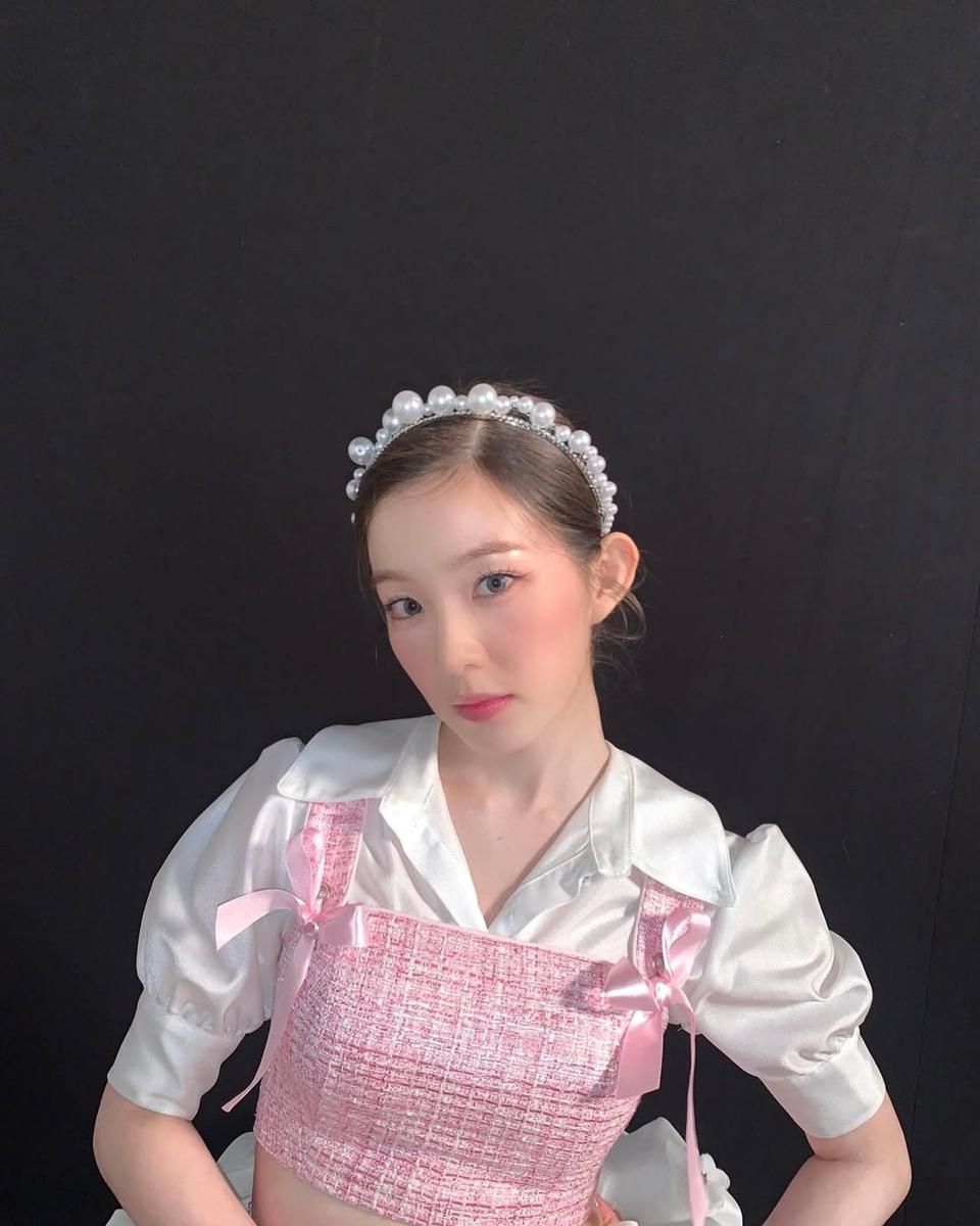 5 inspirasi pink makeup look a la Irene 'Red Velvet', tampil feminin