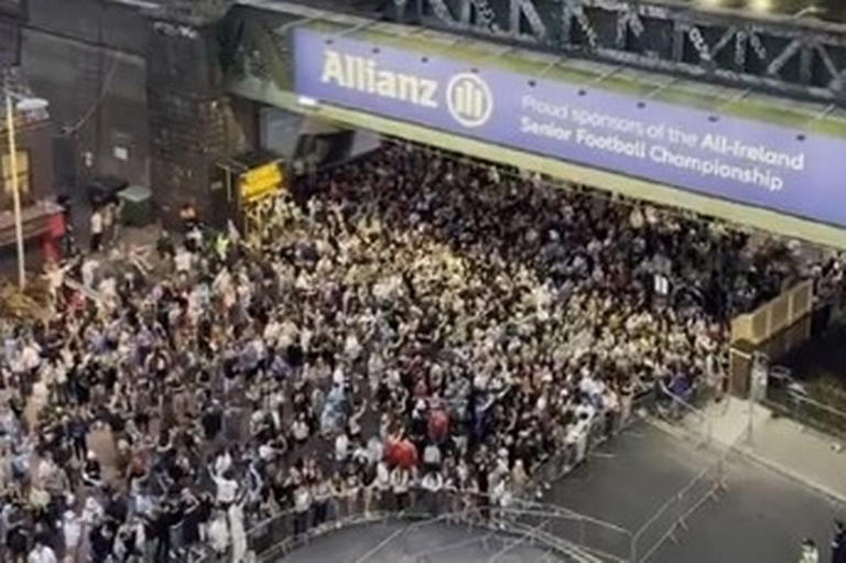 Oasis fans crowd outside Dublin show as people say they've 'never seen ...