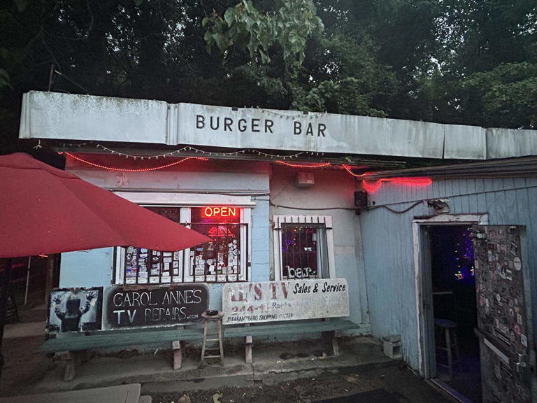 4 California dive bars ranked among the best in the US. Where to find them