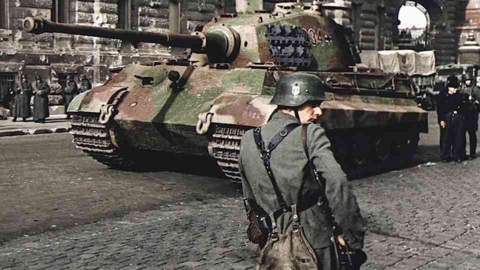 Final Days of the King Tiger: Hitler’s Last Gamble and the Collapse of ...