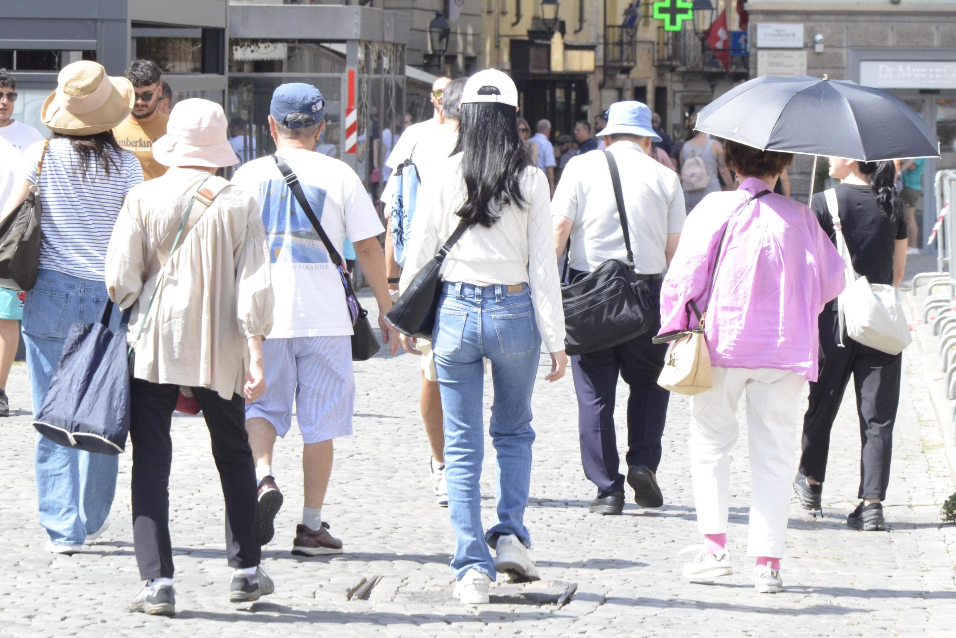 Last days of heat and sunshine, late-August storm arriving
