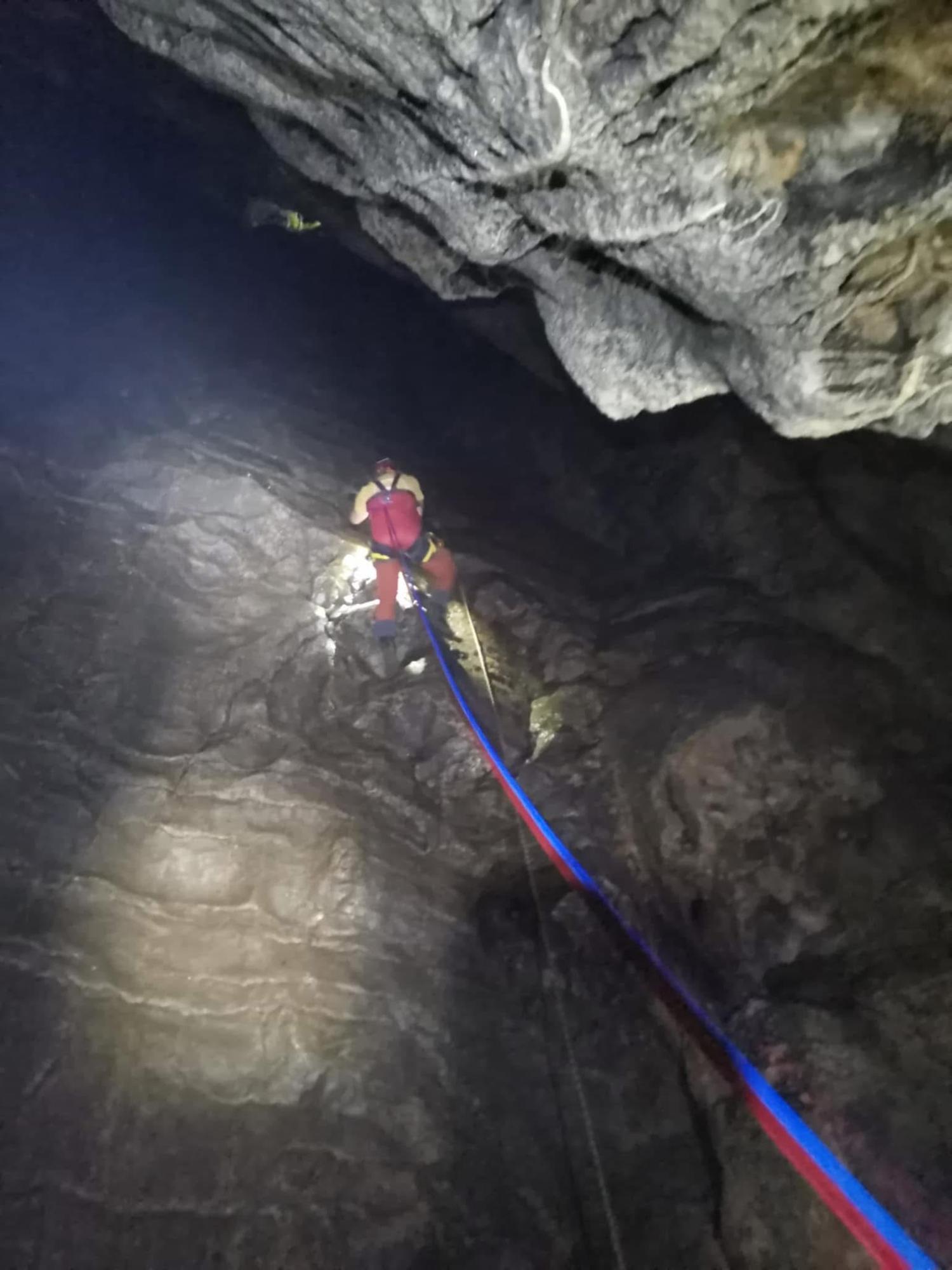 Pair rescued after getting stuck in 60 metre deep Peak District cave