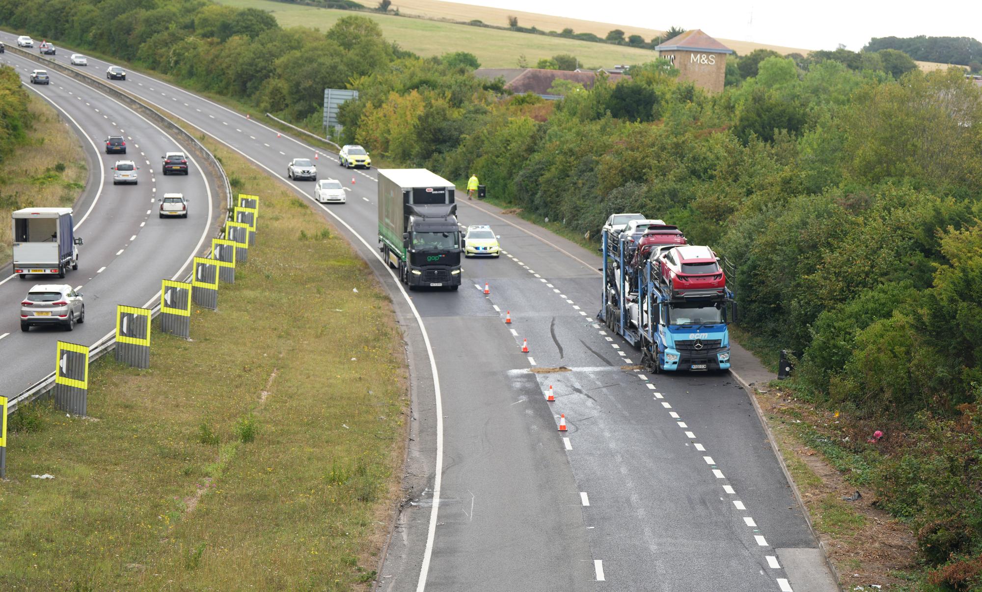 Part of Shoreham A27 closed due to collision