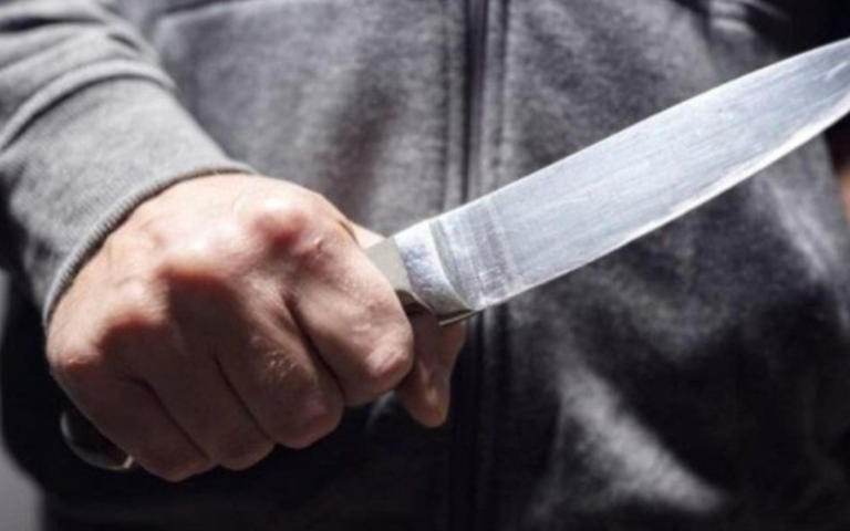 Εύβοια - Αιματηρή συμπλοκή στη Χαλκίδα: Νεκρός νεαρός μετά από μαχαίρωμα