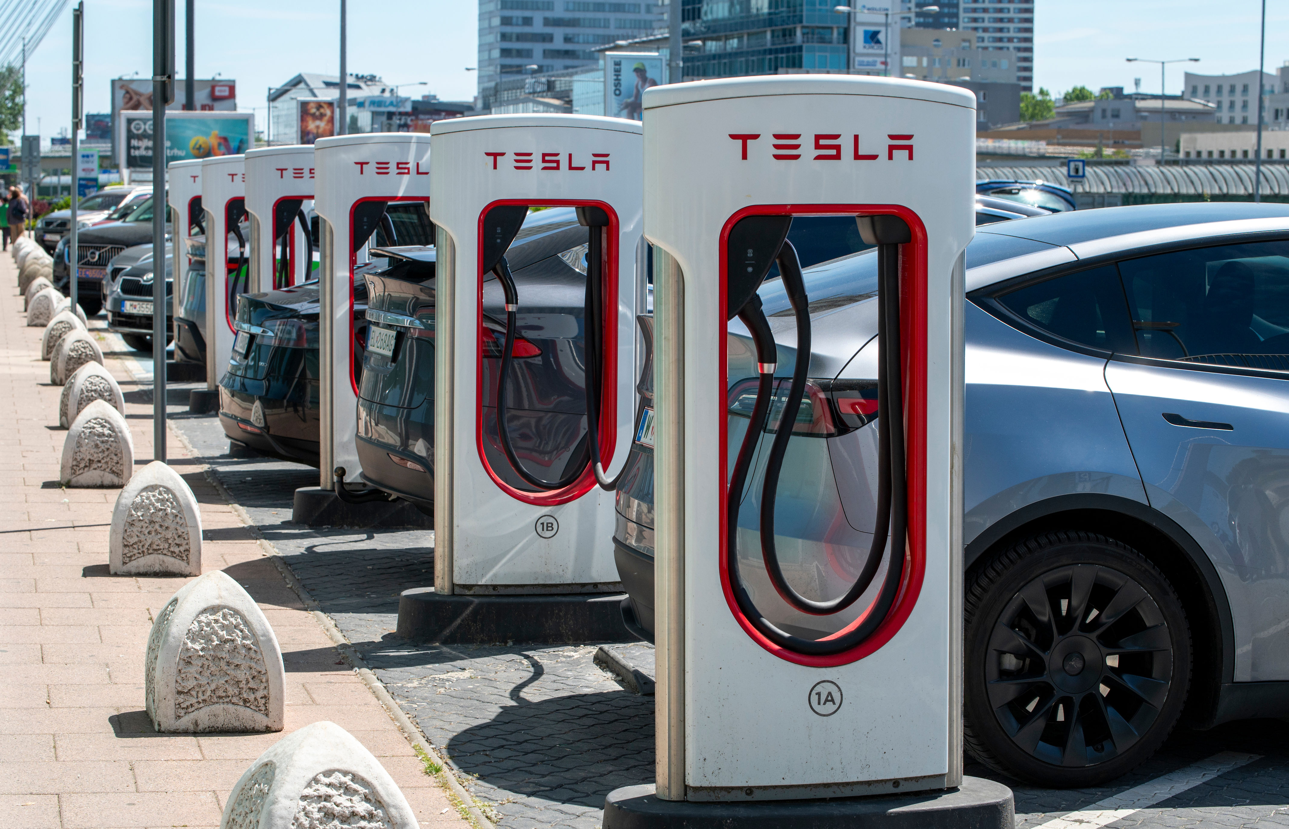 Ex-Tesla-medewerkers lanceren nieuwe laadbedrijf Hubber na Musk’s ...