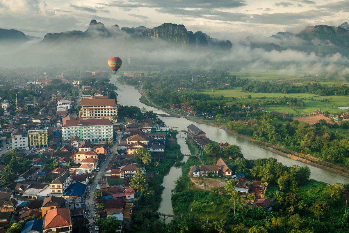 Man who went blind after drinking alcohol in Laos now raising awareness