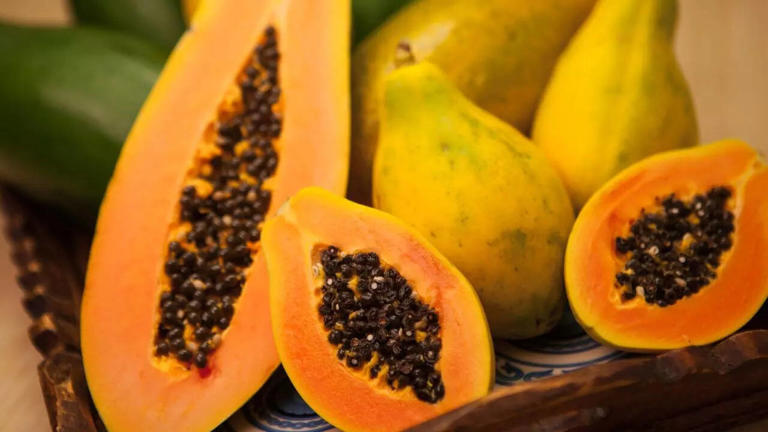 5 people who should never eat papaya: Health risks you should know