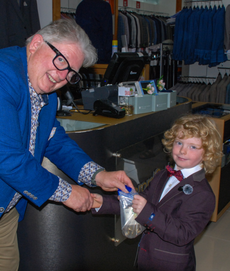 Fleadh star Séamie Séan (6) buys his dream suit after raising funds busking