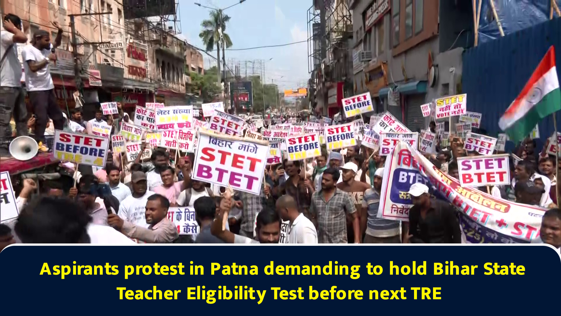 Aspirants protest in Patna demanding to hold Bihar State Teacher ...