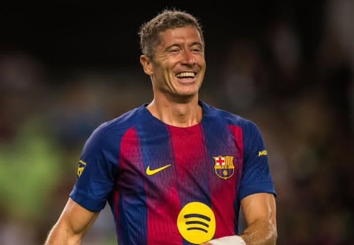 Barcelona Incar Penyerang Serie A sebagai Pengganti Robert Lewandowski
