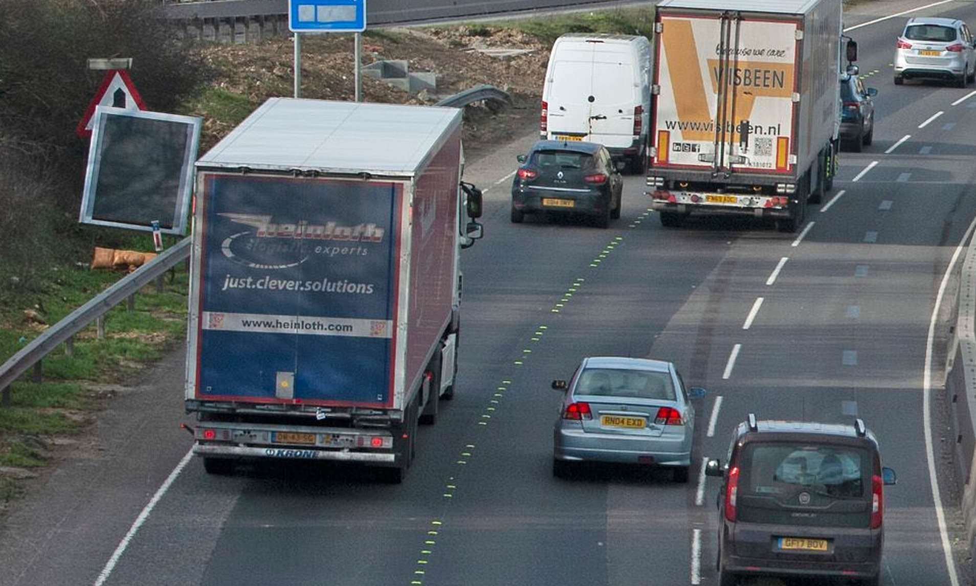 M20 motorway is closed after TRACTOR fell from a bridge onto the road