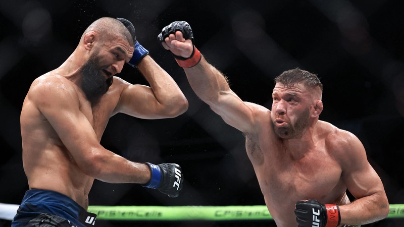 Massive payday for Dricus du Plessis despite UFC title loss to Khamzat ...