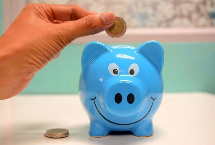 15 Smart Money Habits Suze Orman Recommends For Tight Budgets