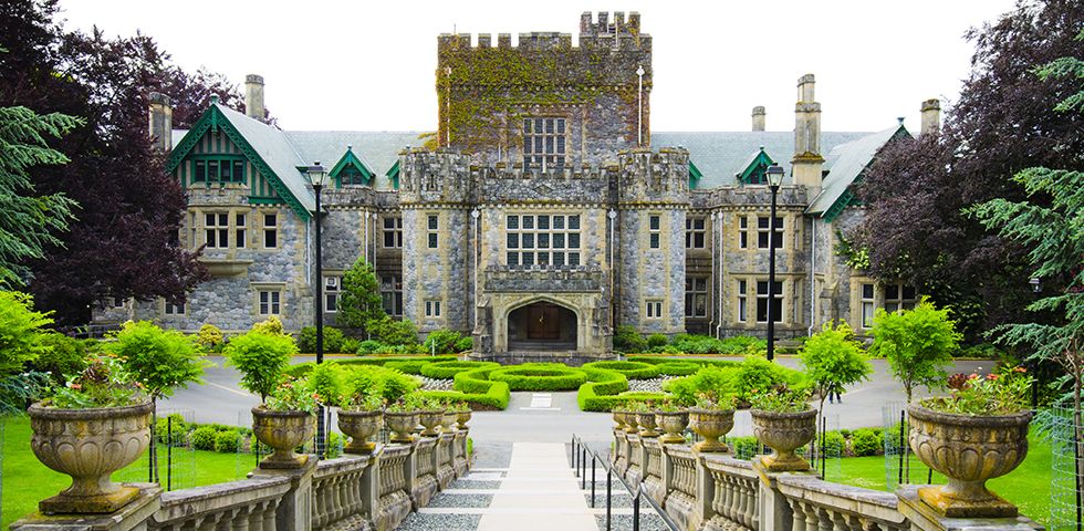 The 40 Most STUNNING College Campuses in the World