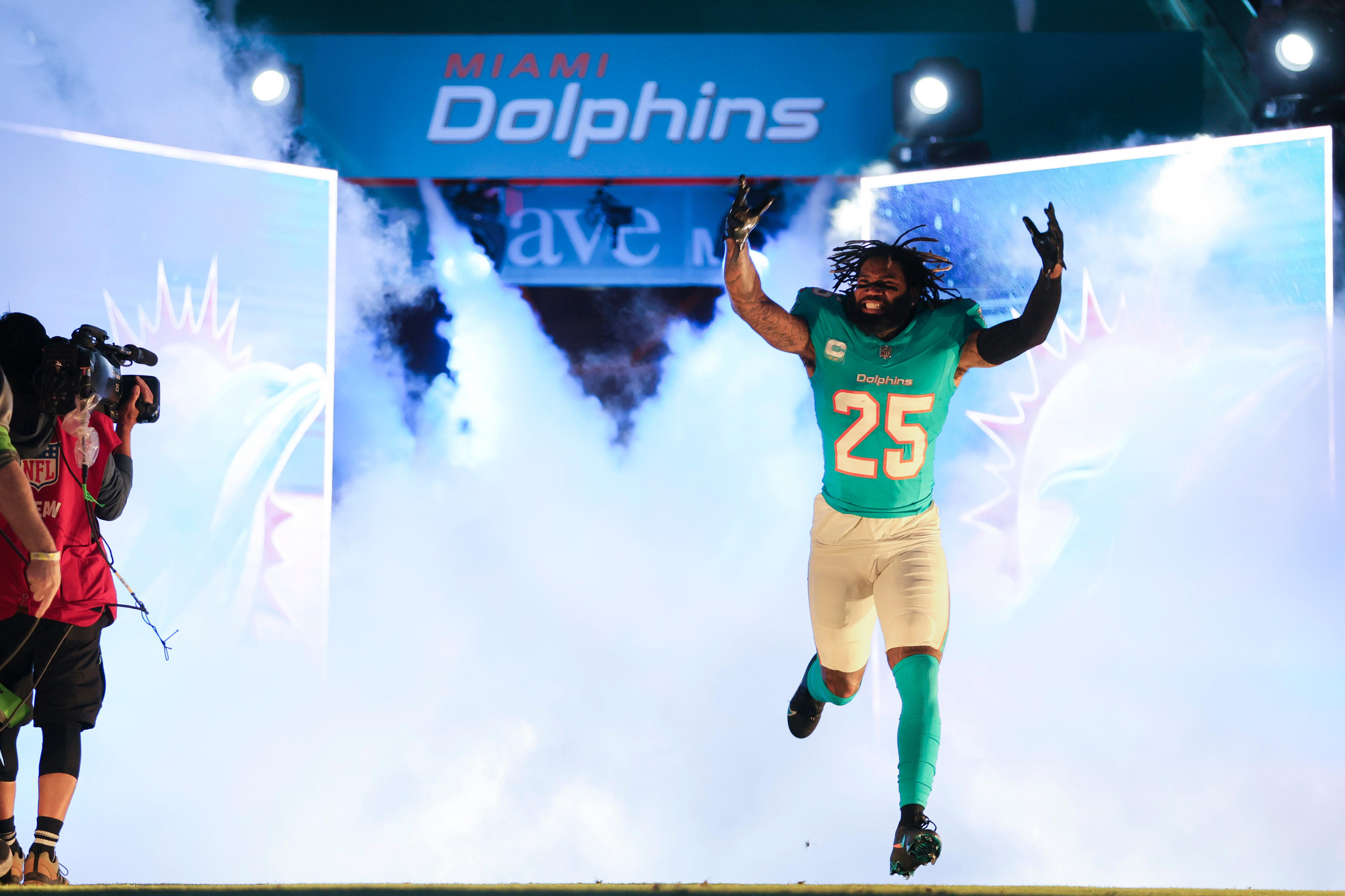 Former Dolphins CB retires after only 4 games with the Colts