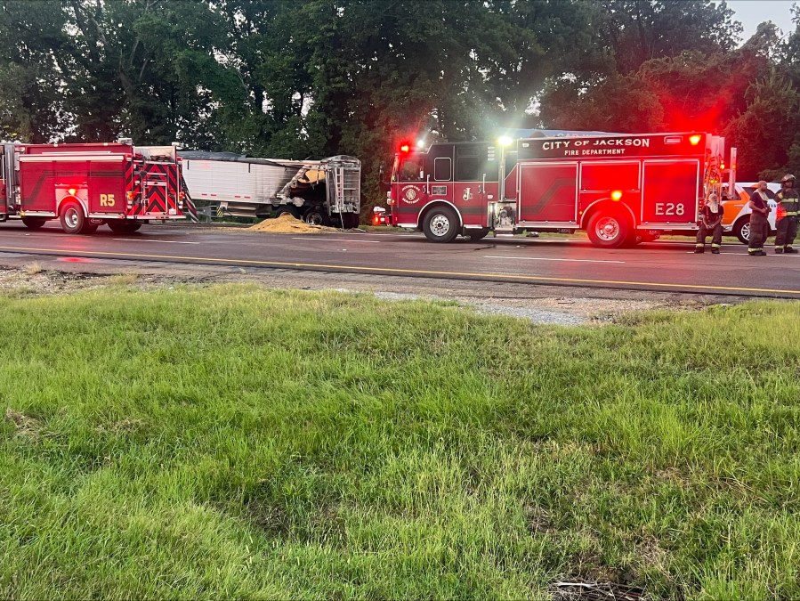 18-wheeler fire causes delays on I-20 in Jackson