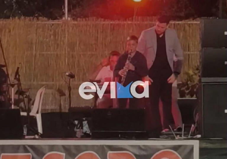 Βίντεο: 13χρονος έπαιξε κλαρίνο και μάγεψε το κοινό σε πανηγύρι στην Εύβοια