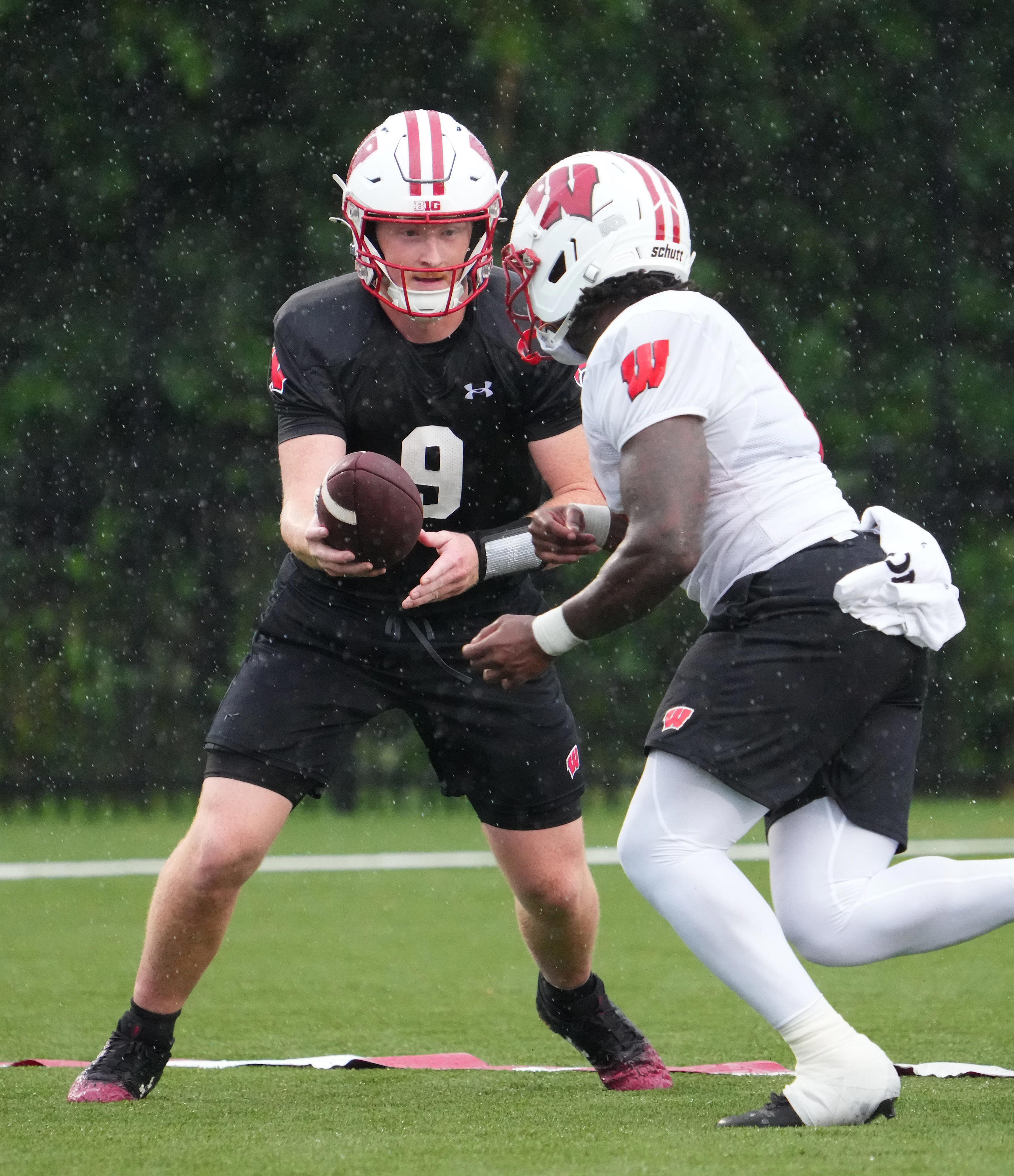 What channel is Wisconsin vs Miami (Ohio) on tonight? Time, TV ...