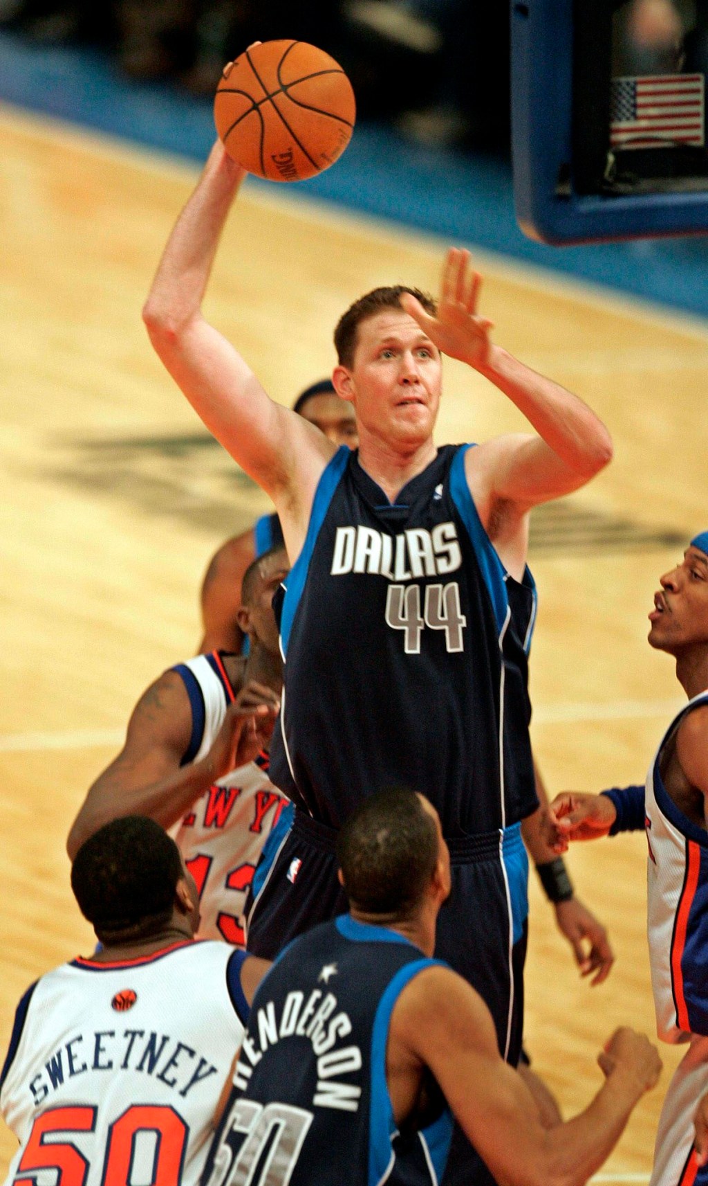 Former NBA center Shawn Bradley makes rare public appearance after bike accident that paralyzed him