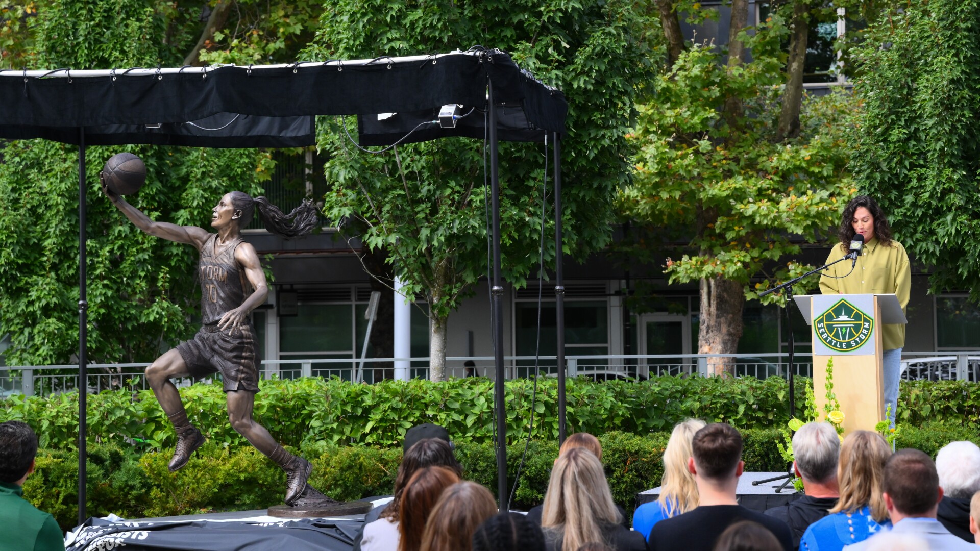 Sue Bird, Seattle Storm’s 4-time WNBA champion, has statue unveiled ...