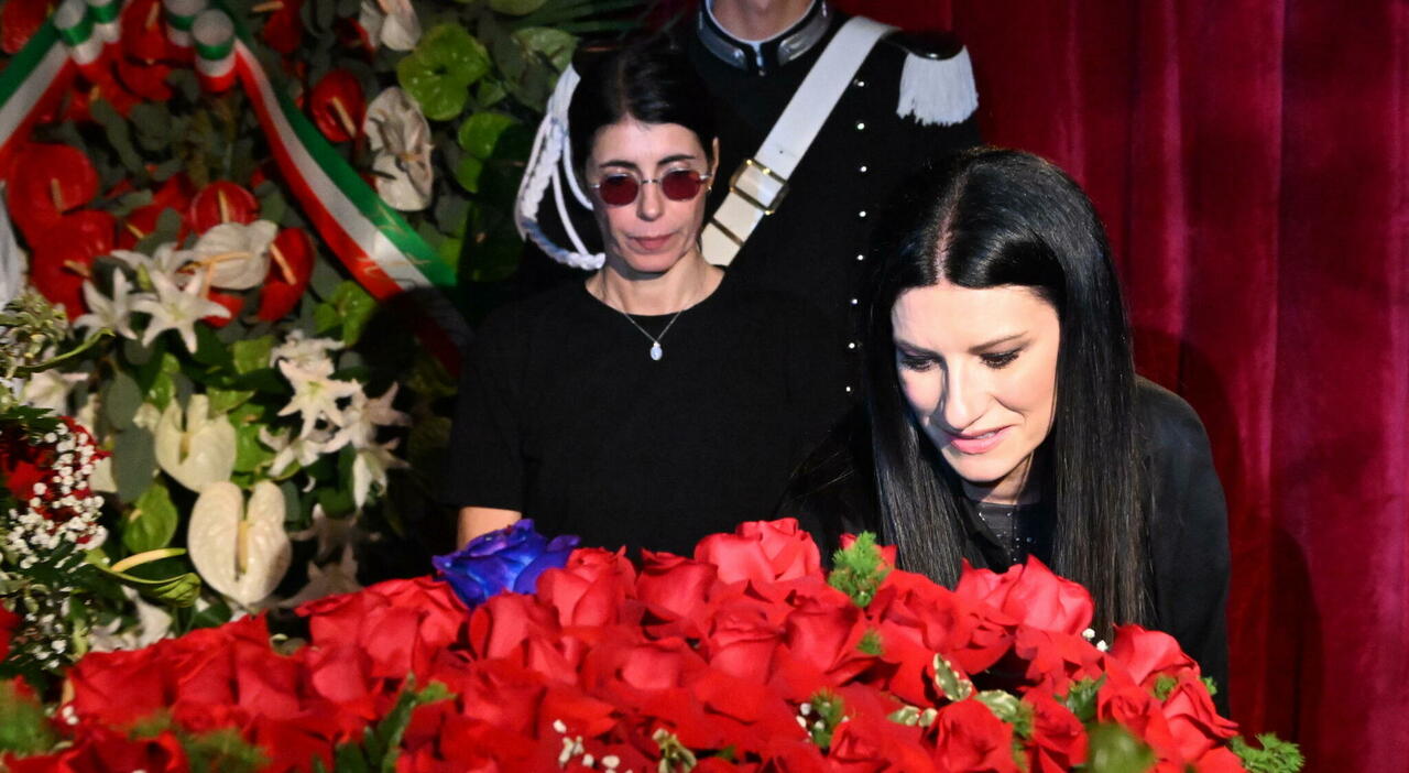Pippo Baudo, Laura Pausini in lacrime: «Ha regalato un sogno alla mia ...