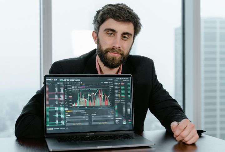 The 10 Pitfalls That Keep Traders And Investors Losing Money