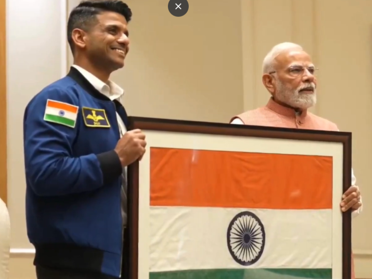 Astronaut Shubhanshu Shukla presents PM Modi Axiom-4 mission patch ...