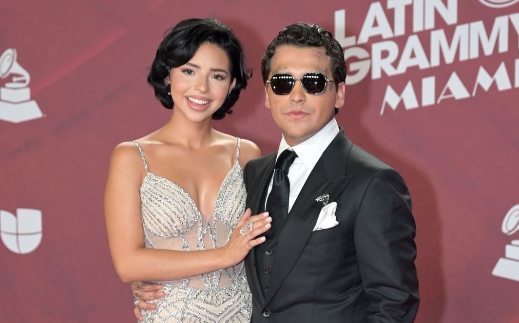 ¿Están enojados? Captan a Christian Nodal ignorando a Ángela Aguilar ...