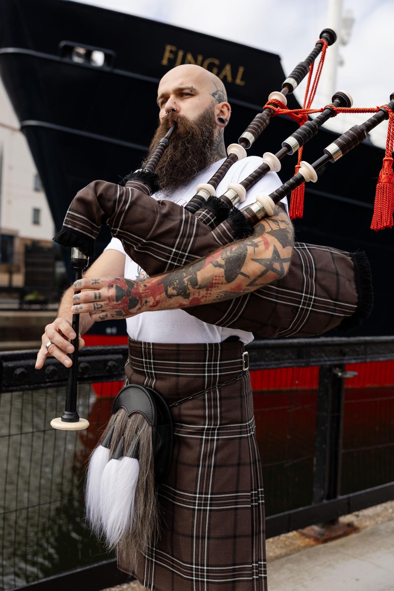 Edinburgh businesses pay tribute to AC/DC's Bon Scott ahead of ...