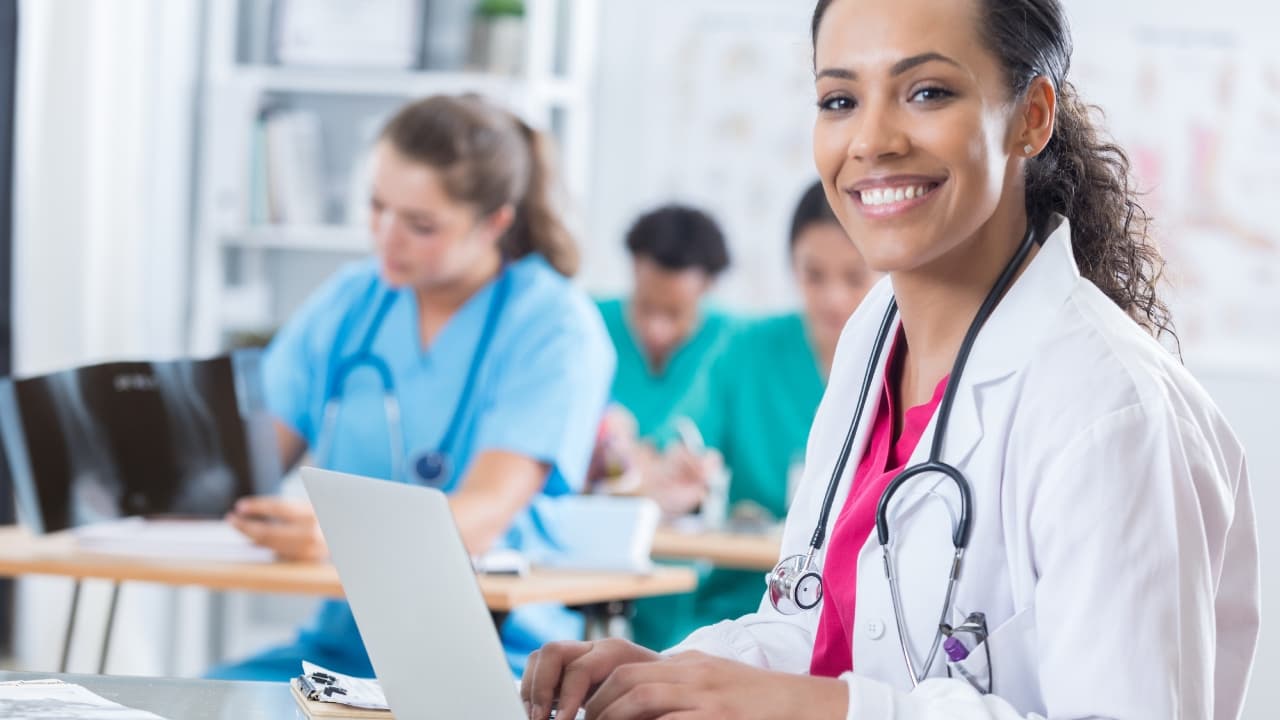 Top 10 Short Term Pharma Courses: Fees, Salary, and Career Prospects