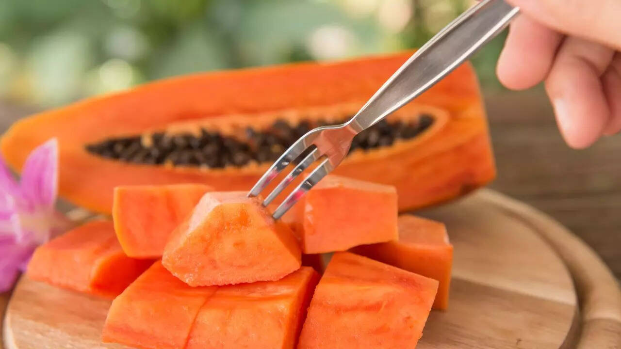 5 people who should never eat papaya: Health risks you should know