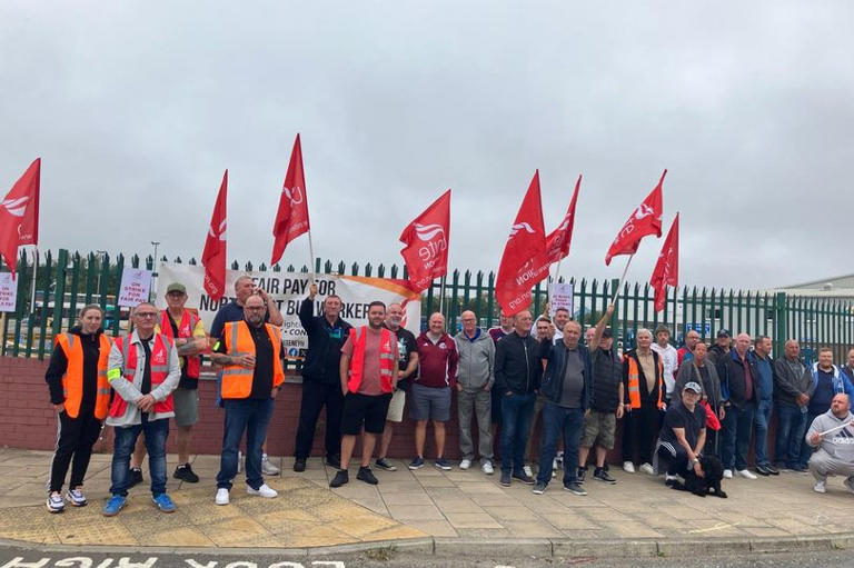 Stagecoach bus strikes begin at Newcastle depots as staff hold out for ...
