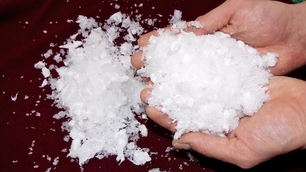 Make Artificial Snow Quickly Using Just a Diaper