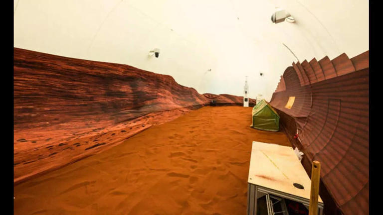 NASA locked them away for a year to test Mars simulation survival—what ...