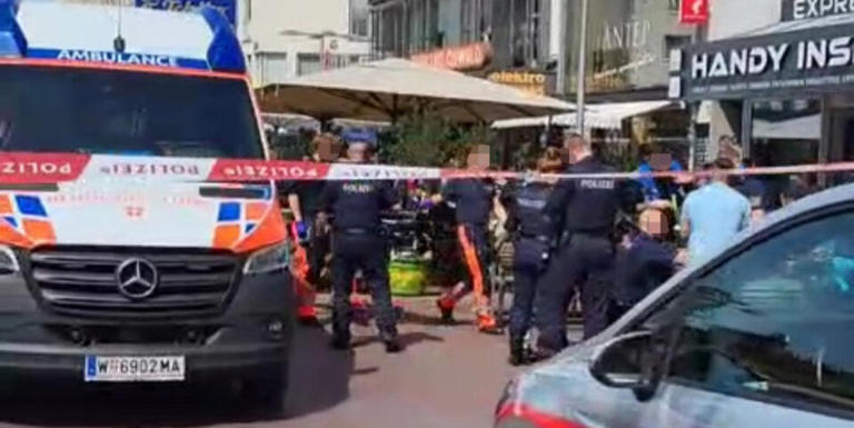 Messer-Stecherei am helllichten Tag am Reumannplatz: Großeinsatz