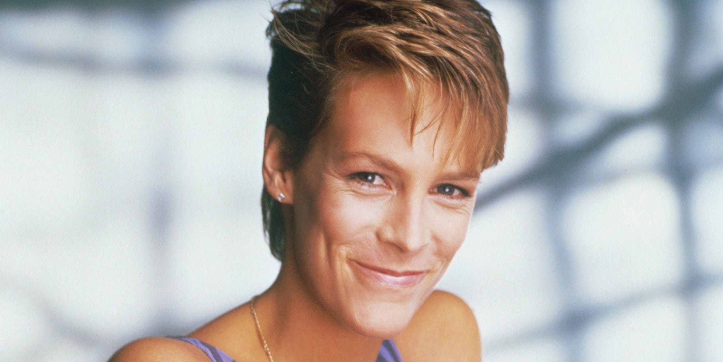 Jamie Lee Curtis impacta a los 66 años con el conjunto escotado más ...