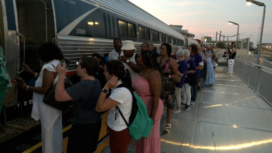 Quick stop/start marks Amtrak’s first regular trip out of Mobile in 20 ...