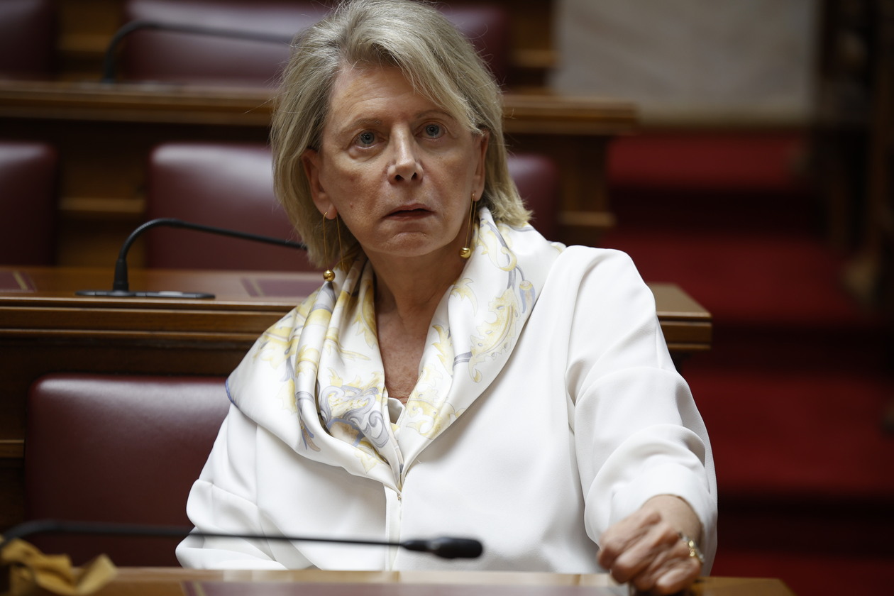Η Έλενα Ακρίτα για την αφιέρωση Φαραντούρη σε Μενδώνη: Όταν η μνήμη ...