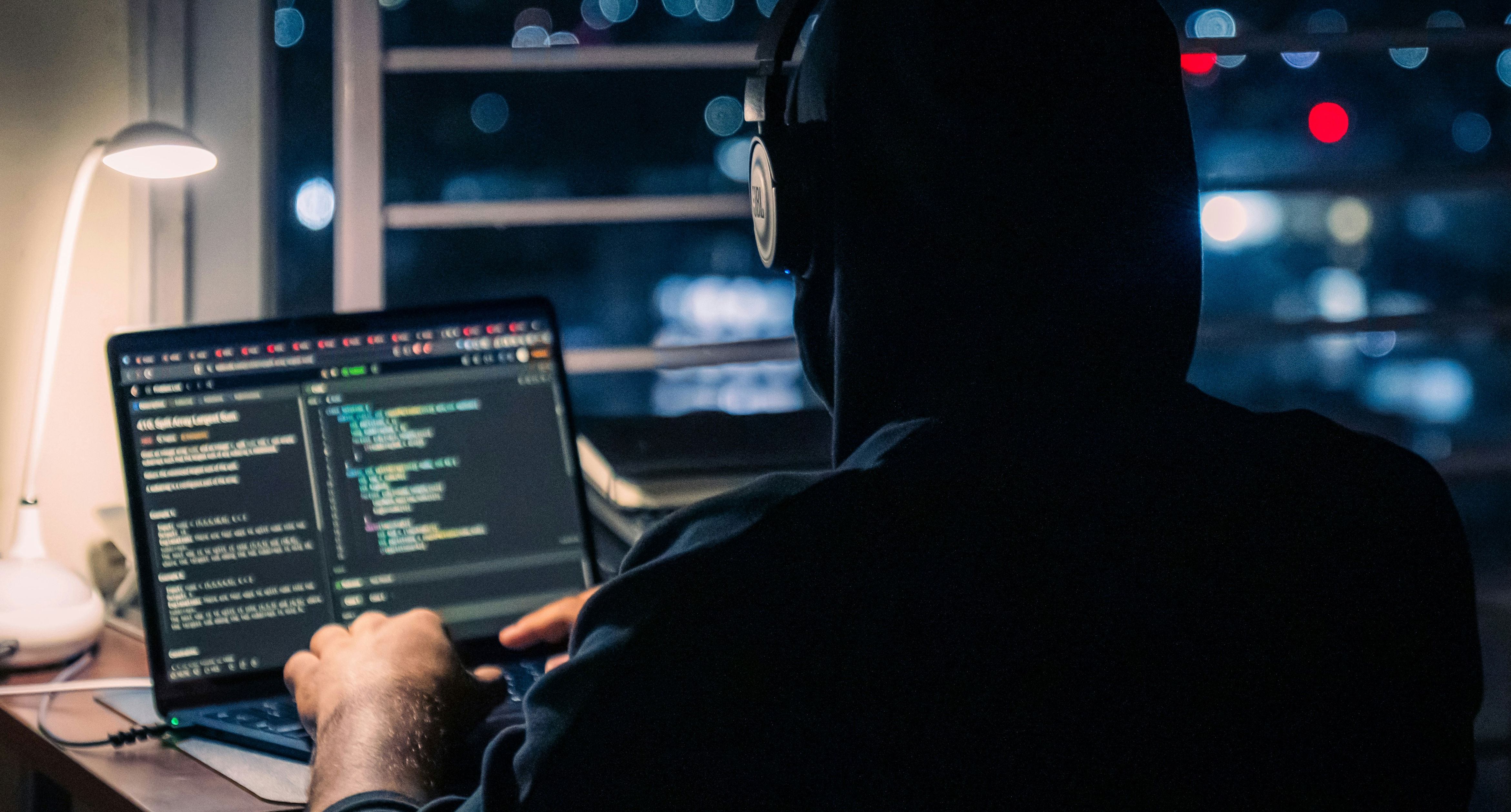 Hackers gebruiken massaal AI om aan te vallen: schadelijke code zo geschreven