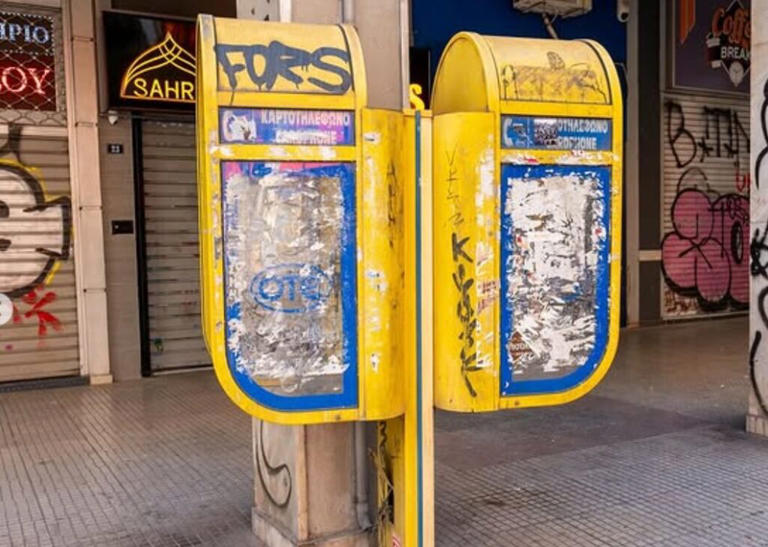Οι τηλεφωνικοί θάλαμοι της Αθήνας: Μια ιστορία που έφτασε στο τέλος της