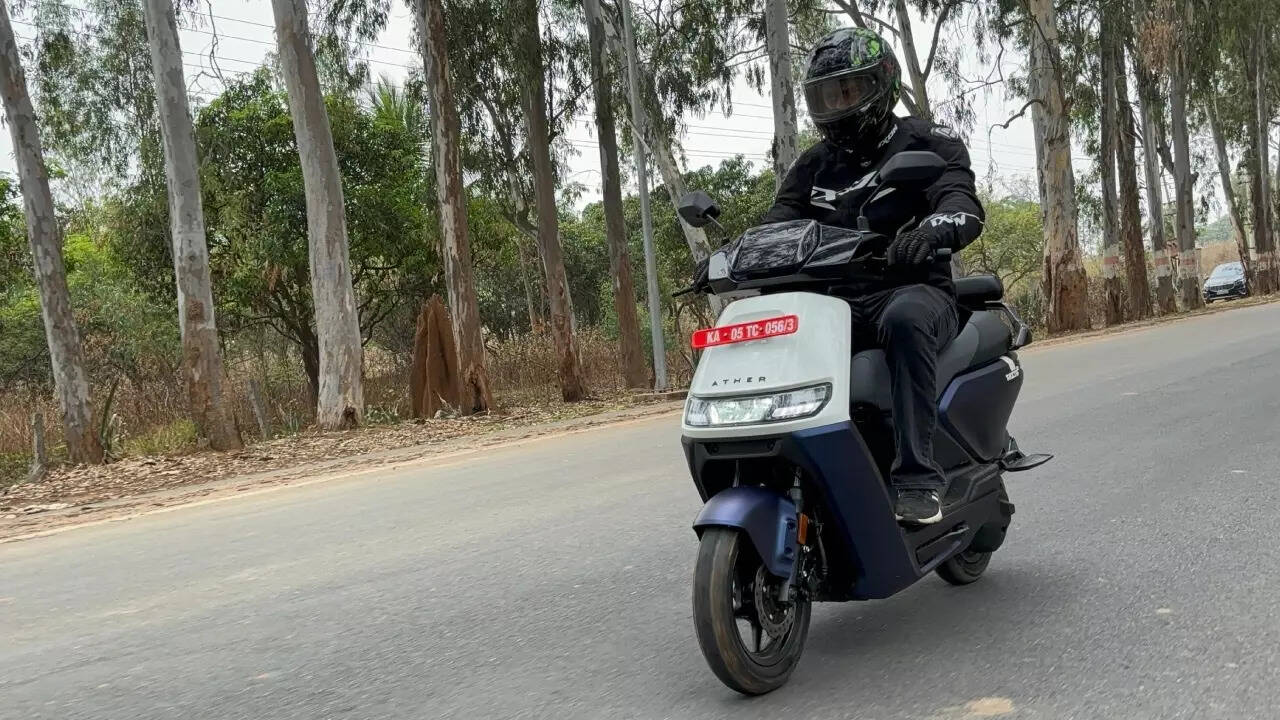 Ather launches affordable BaaS model for Rizta, 450 e-scooters: Prices ...