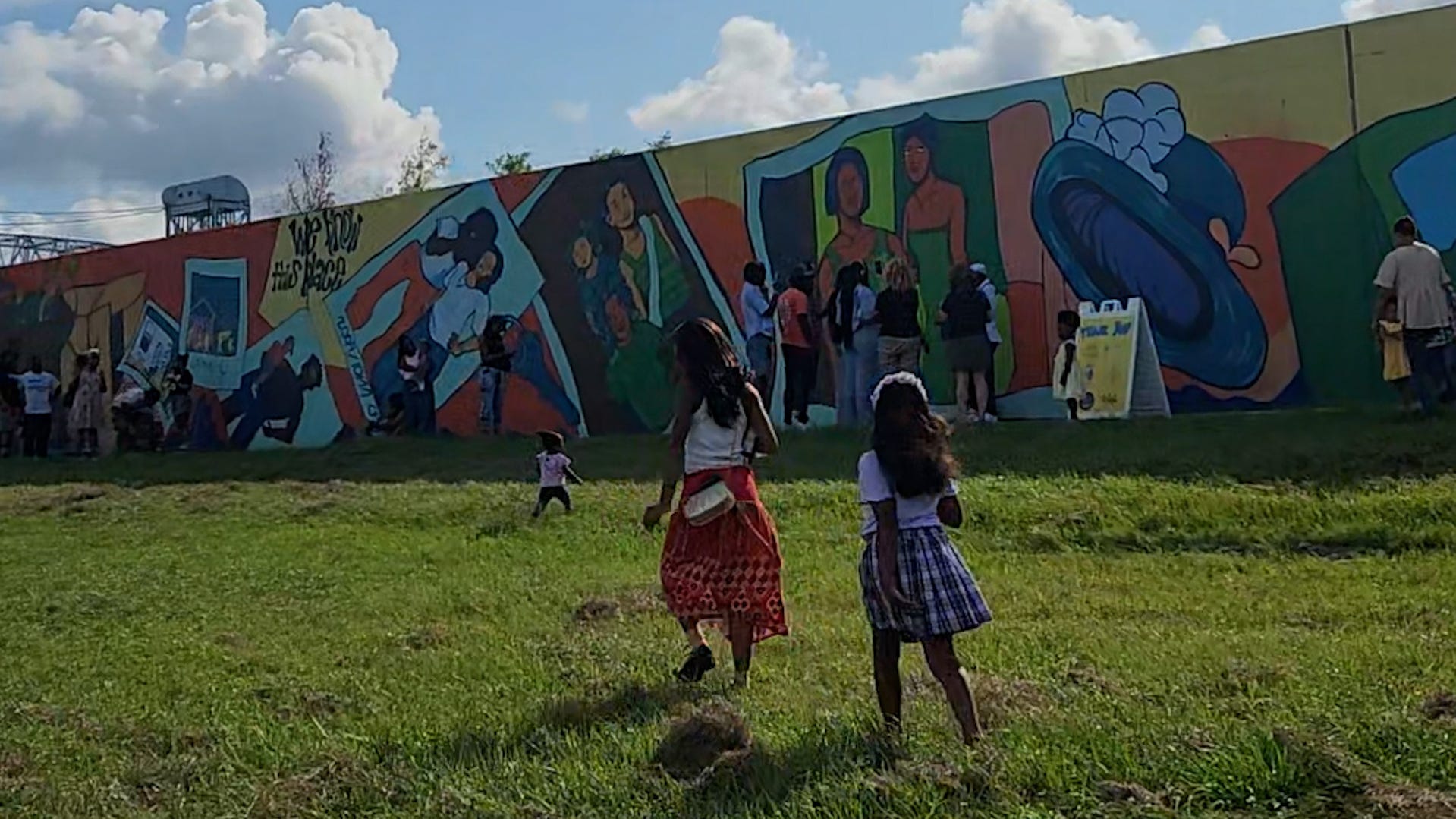 New Orleans teens unveil mural honoring Hurricane Katrina survivors