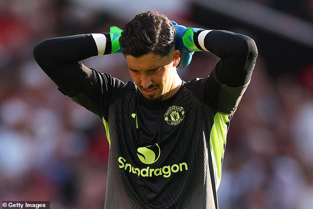 Joe Hart pinpoints EXACTLY where Altay Bayindir went wrong after Man ...