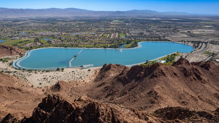 A Secret, Caribbean-Blue Lake In The Southern California Desert Is A ...