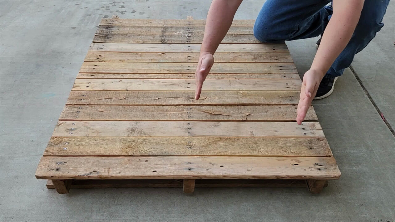 Pallet side table