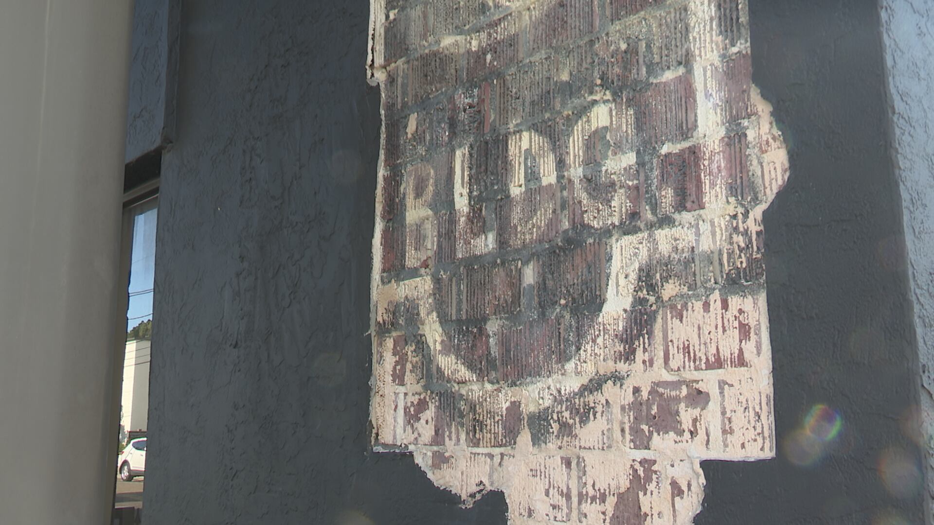 Local artists are restoring ‘ghost murals’ in Downtown Panama City