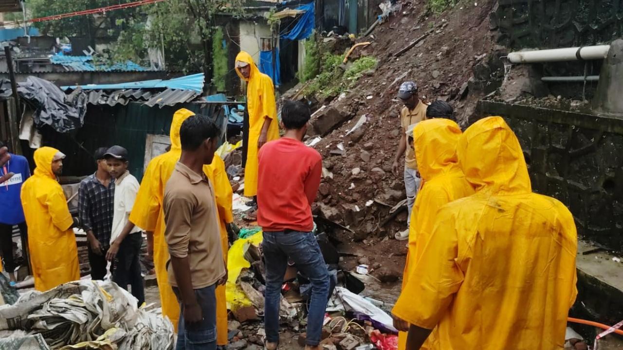 Mumbai: Wall collapses on houses in Chembur amid rains, families rescued