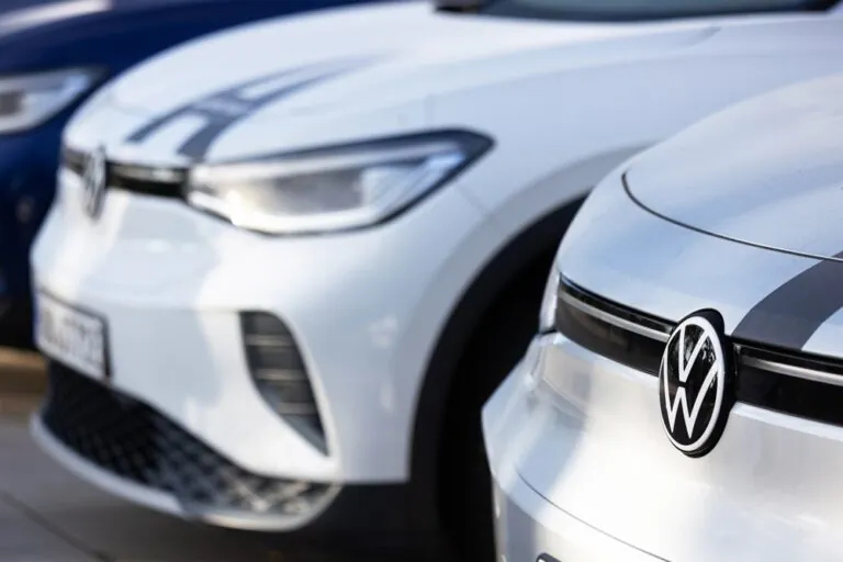 Volkswagen e Xpeng, ecco la piattaforma CEA: per ibride e benzina